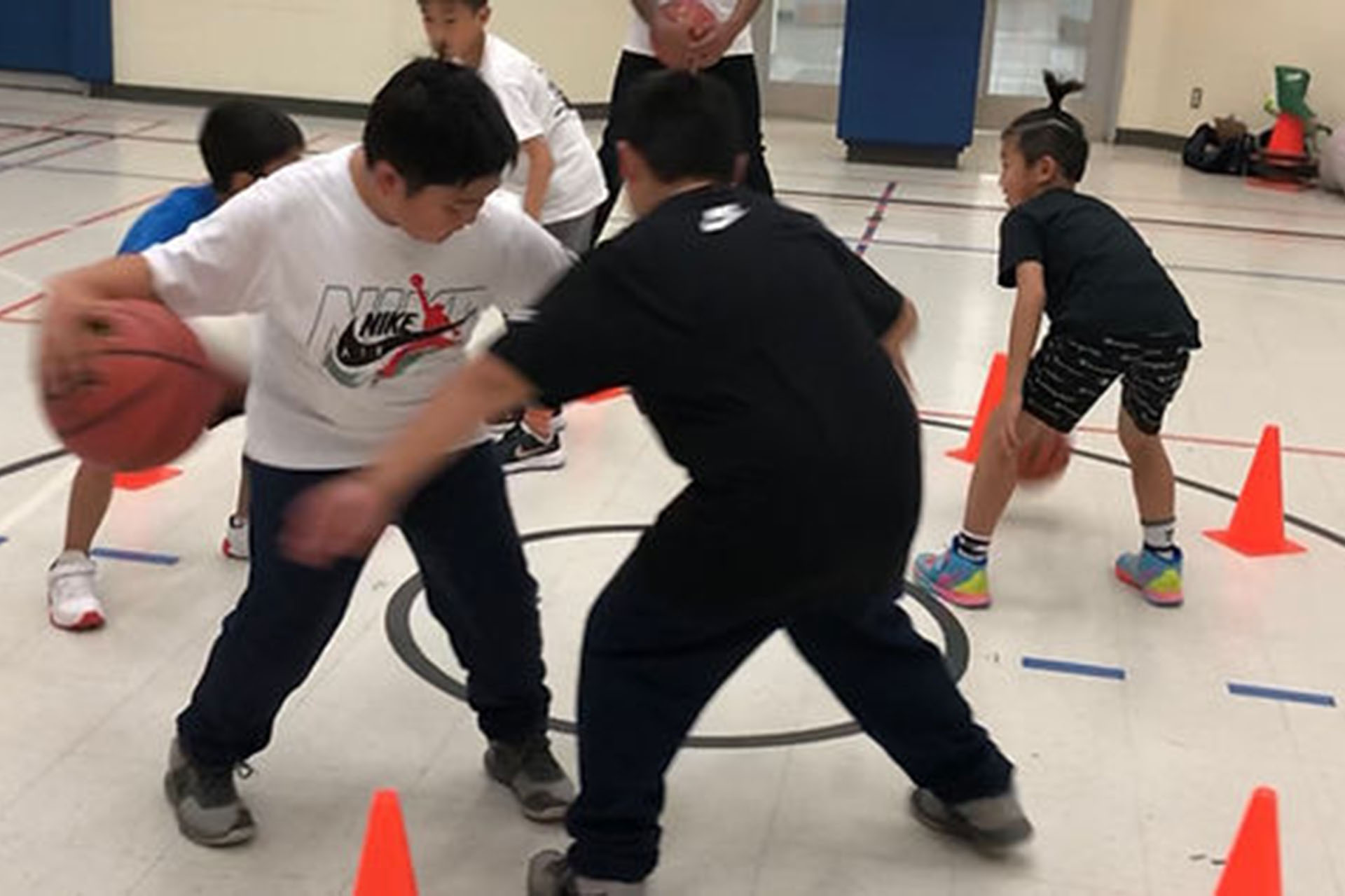 5 Reasons to Enroll Your Kid in Youth Basketball Camps - Crunch Time ...